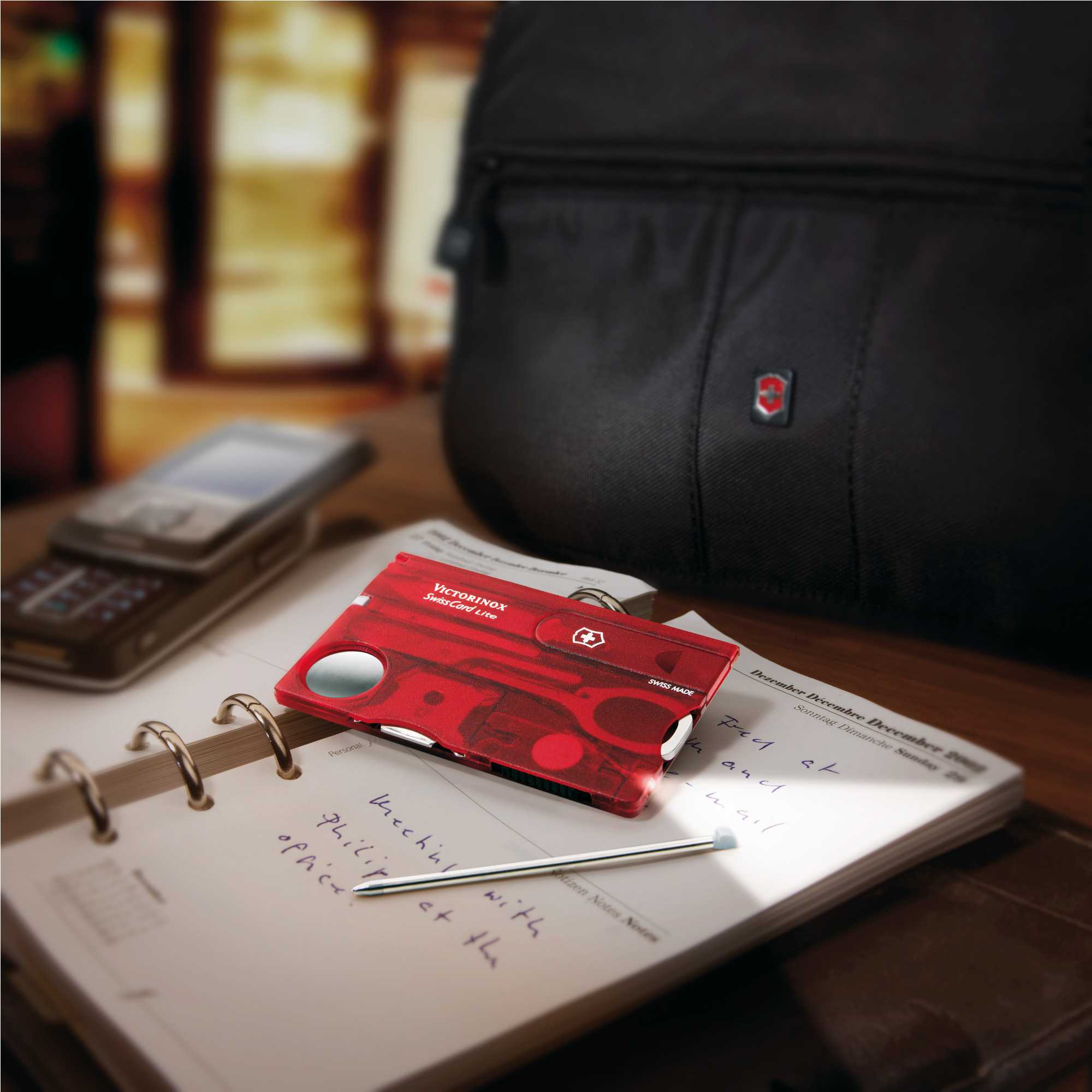Swiss Card Lite, LED, Red Translucent (0.7300.T) (SAK) | LINE SHOPPING