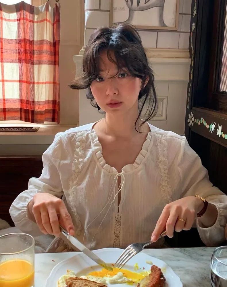 Fraven (KOREA) peach frill blouse (Pre-order 15 day) | LINE SHOPPING