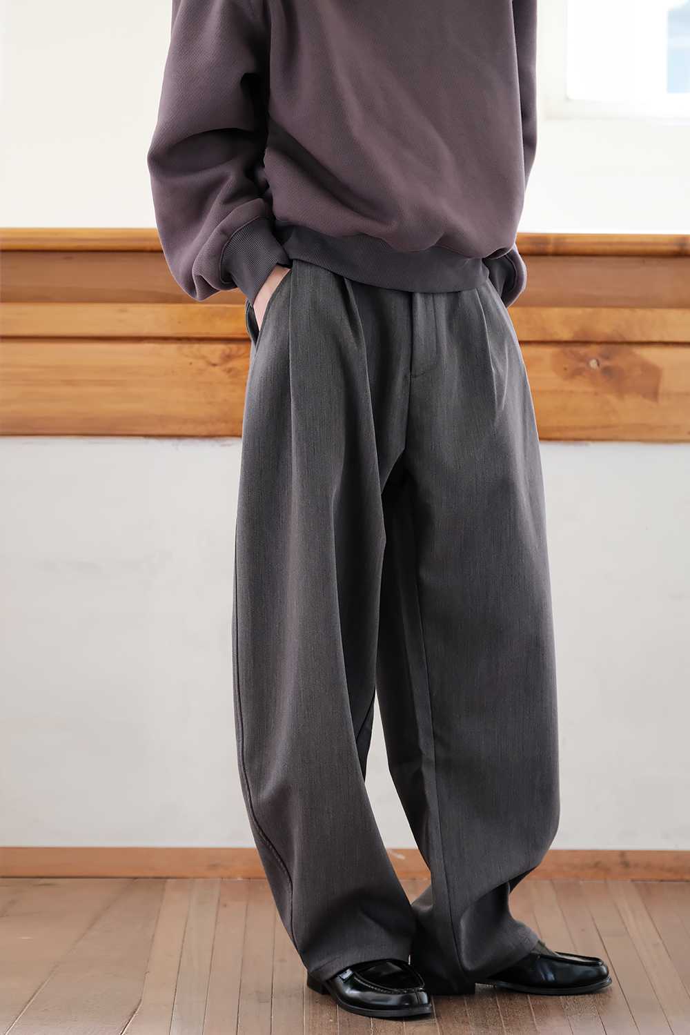 CARPEM Double Pleated Straight Pants | LINE SHOPPING