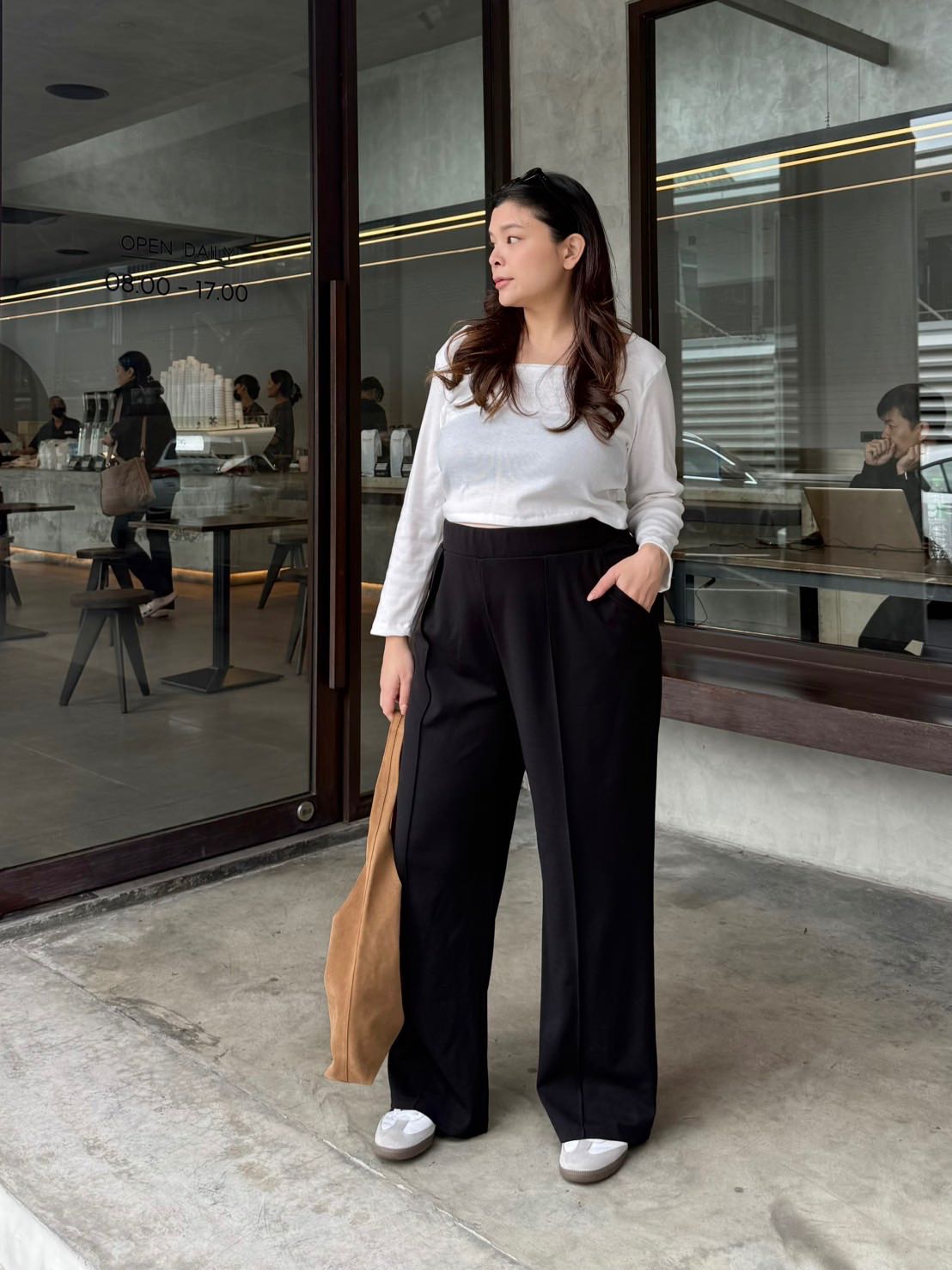 BASIC BLACK PANTS | LINE SHOPPING
