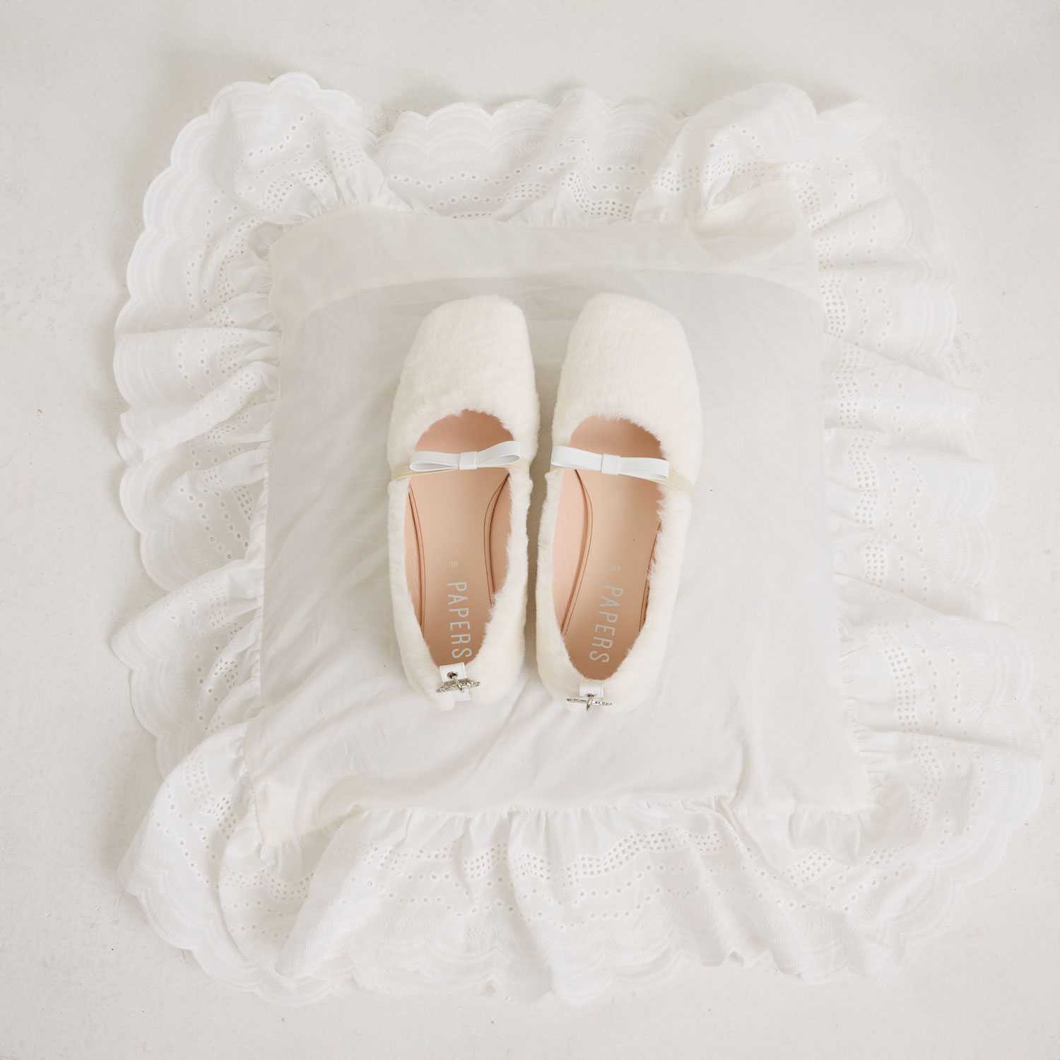 Winter Waltz Flat Shoes(Odette) | LINE SHOPPING
