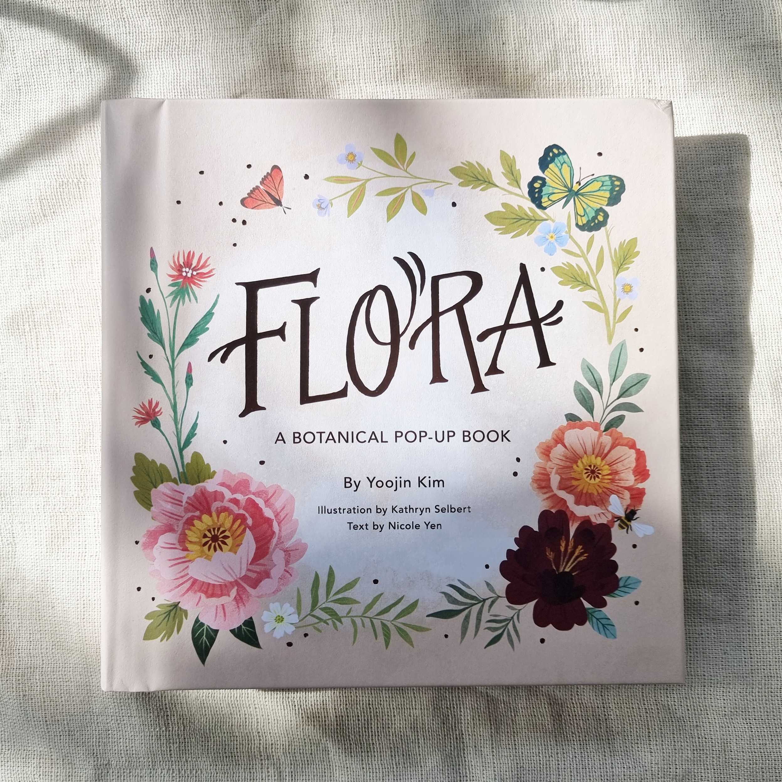 [Pre-order] Flora: a botanical pop-up book | LINE SHOPPING