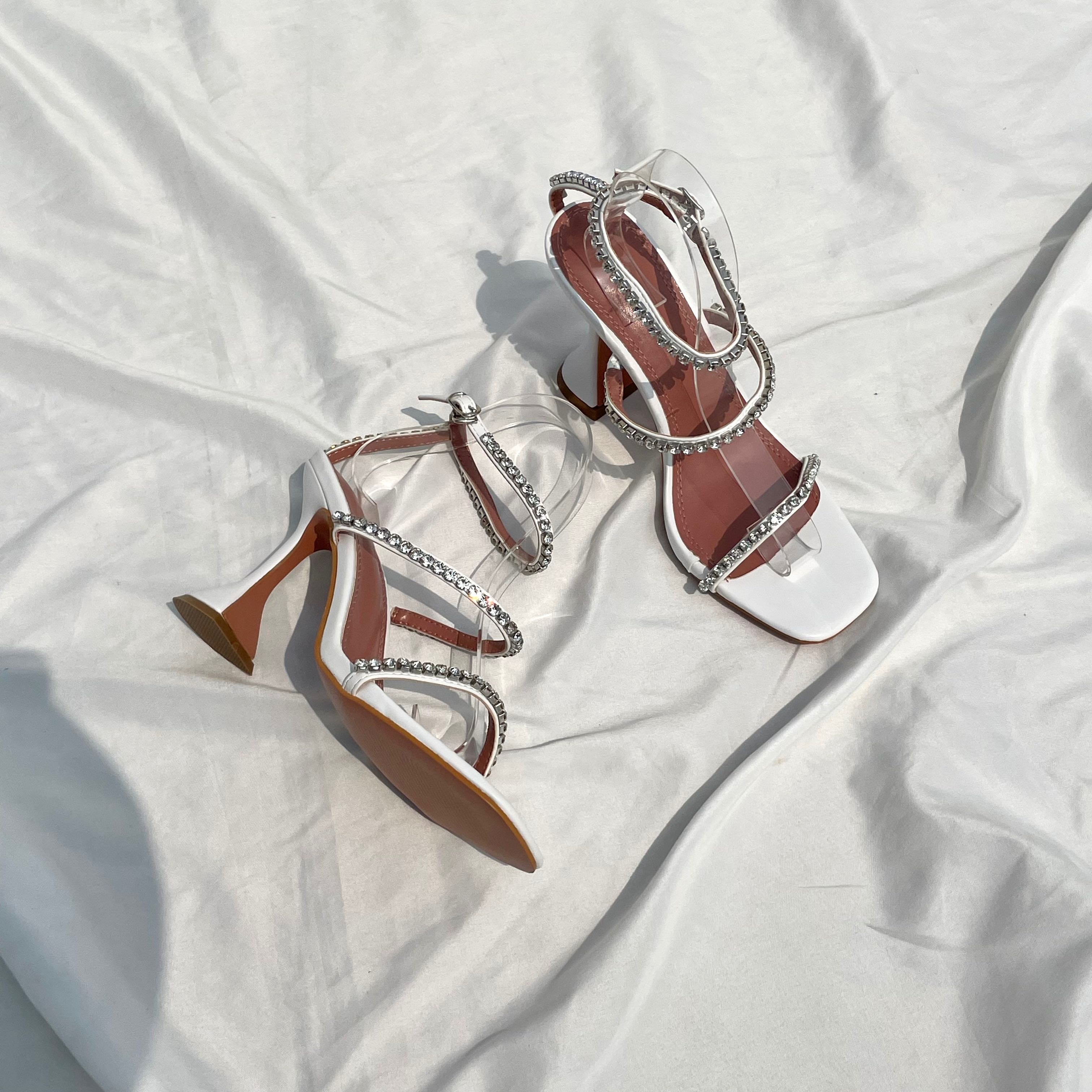 I am white III | LINE SHOPPING