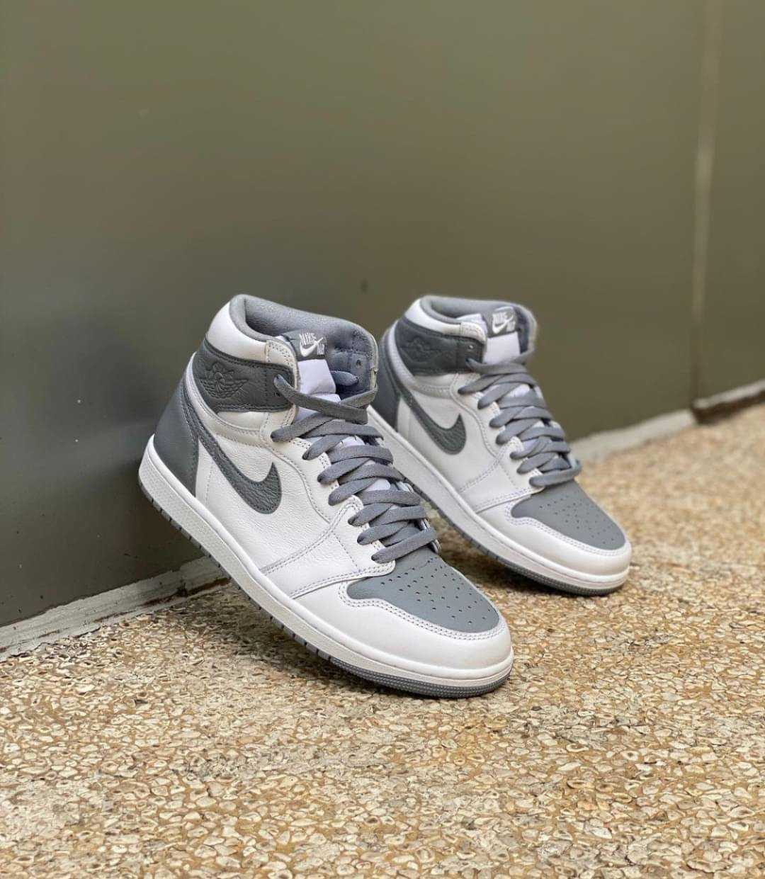 Nike Air Jordan 1 High Stealth | LINE SHOPPING