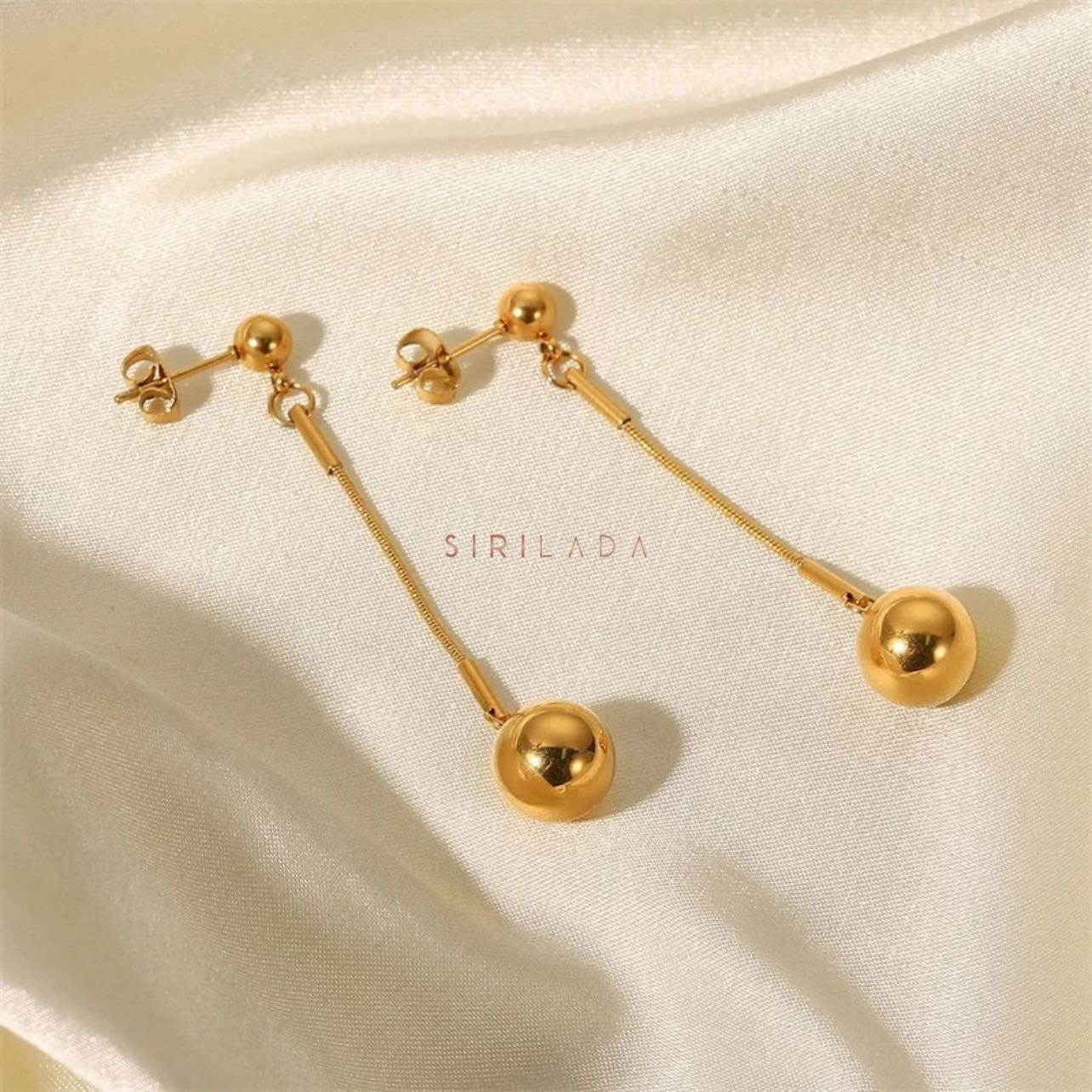 Golden ball earring dangle | LINE SHOPPING