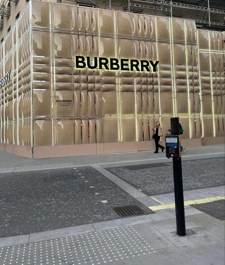 | Burberry | LINE SHOPPING
