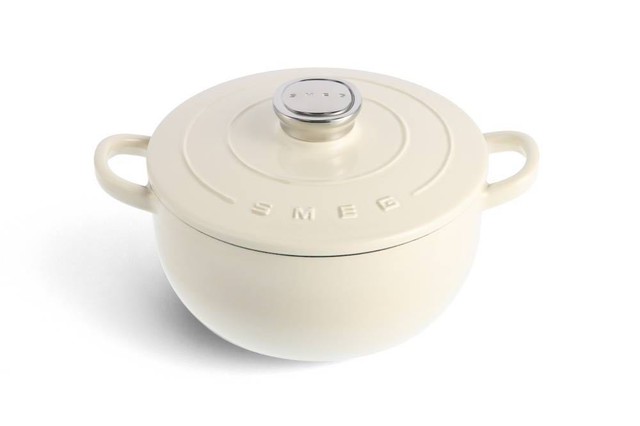 Smeg Enamelled cast iron cookware | LINE SHOPPING
