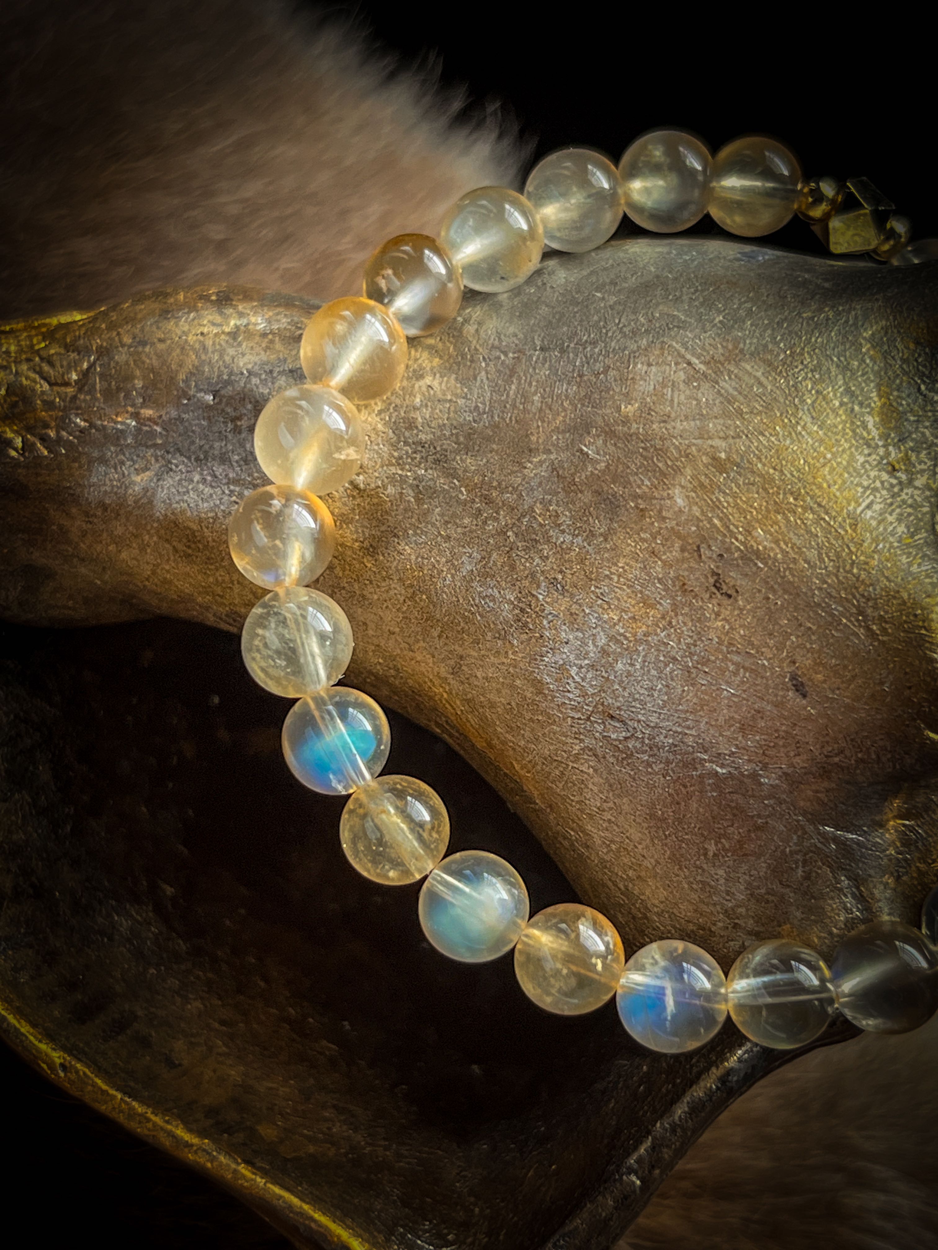 Blue Flash Yellow Moonstone | LINE SHOPPING