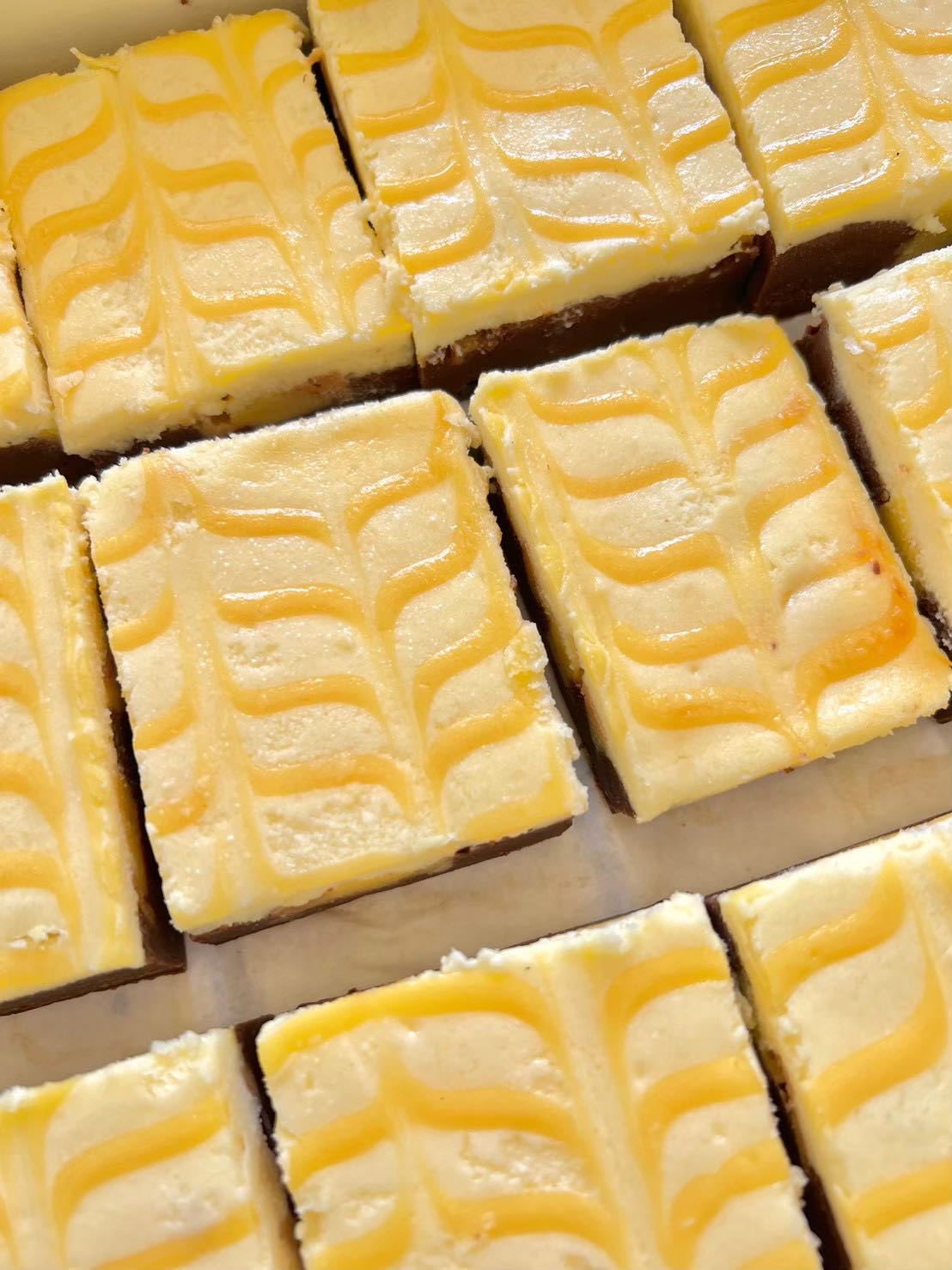 Lemon cheesecake brownie | LINE SHOPPING