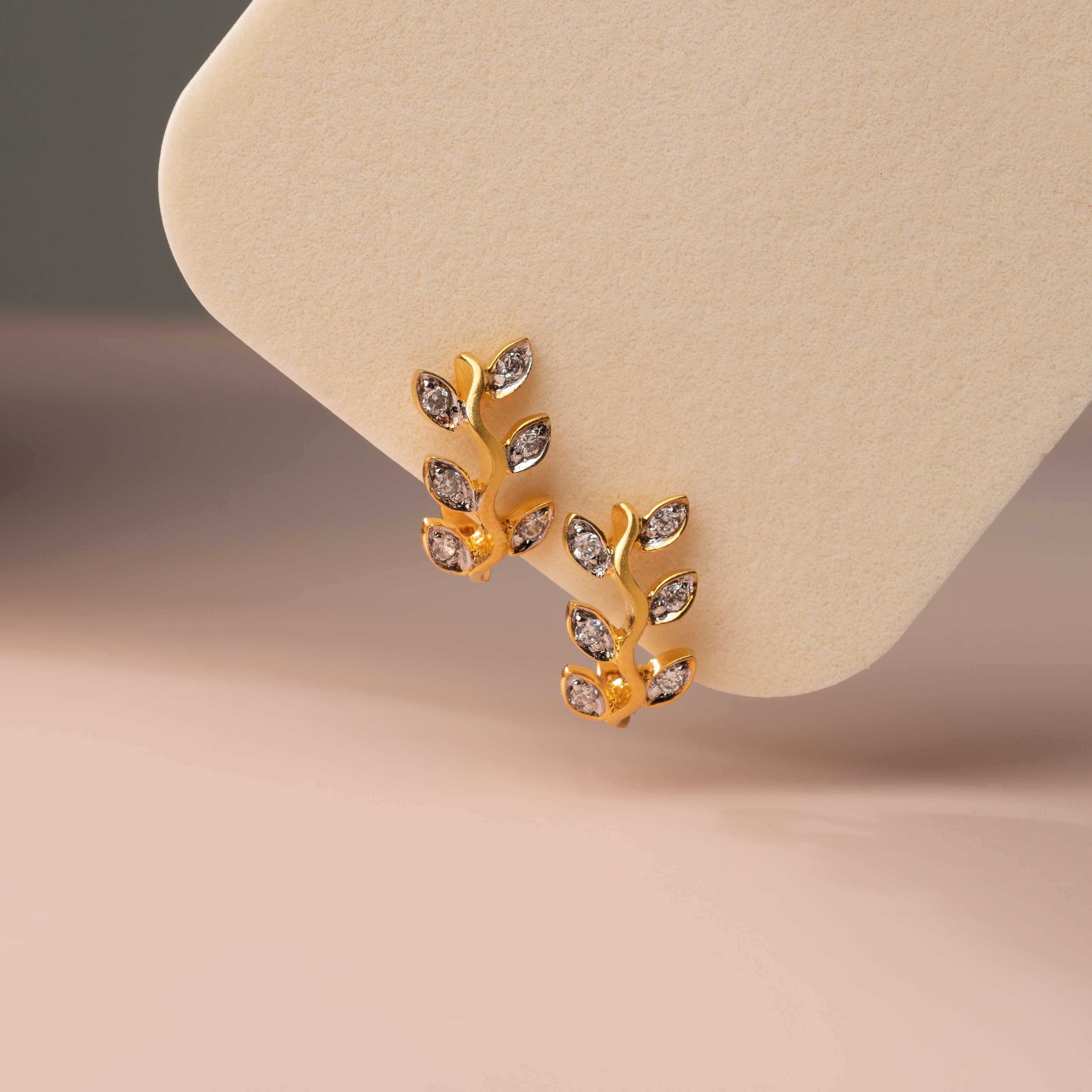 Charming Oleaves earring | LINE SHOPPING